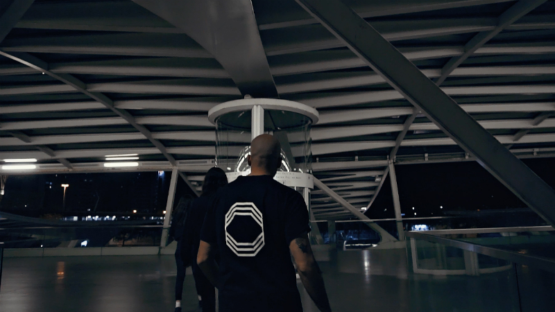 Chainless sobre "Meta": "A faixa tem influência das atmosferas sombrias ...