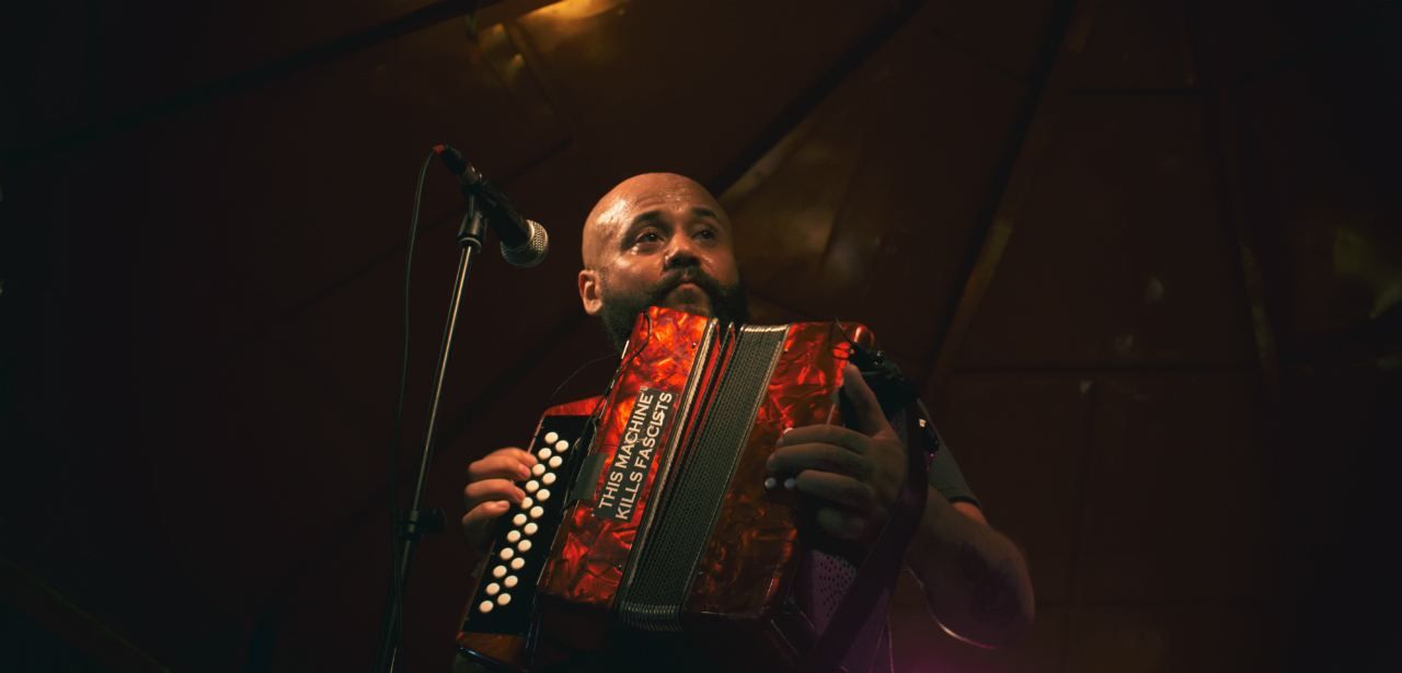 Scúru Fitchádu no NOS Alive: Também se dança no meio do caos - Rimas e ...