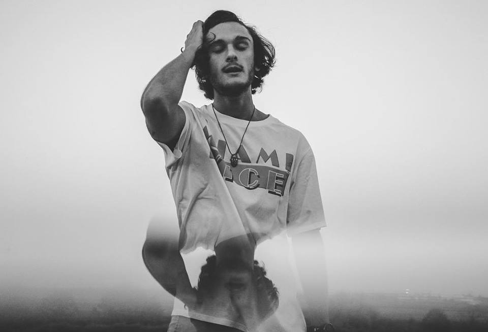 "Porquê" é o single de estreia de Murta