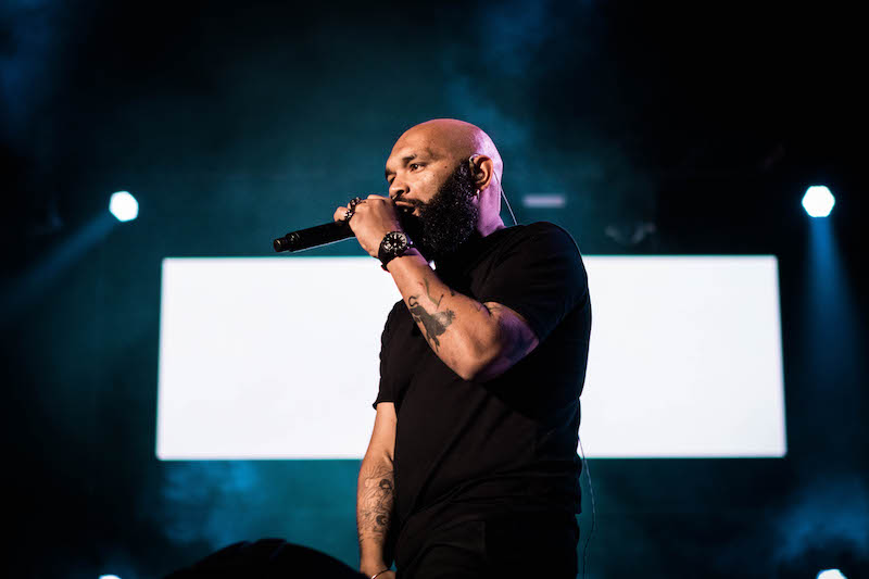 A noite em que a bandeira do hip hop tuga foi hasteada na maior sala de espectáculos do país ...