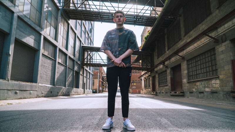 Alexander Flood: "The Space Between é o que fica entre dois pontos ...