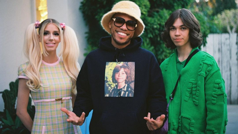 Vem aí o álbum de estreia de DOMi & JD BECK, a dupla que trouxe o jazz ...