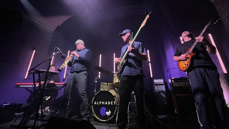 Tenderlonious com Horatio Luna no A L P H A B E T: um quinteto espacial ...