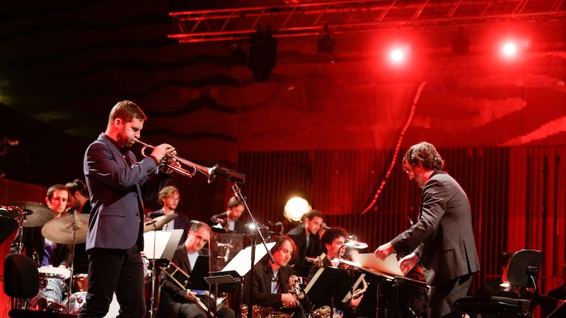 Peter Evans e Orquestra Jazz de Matosinhos recriam clássicos de Miles ...